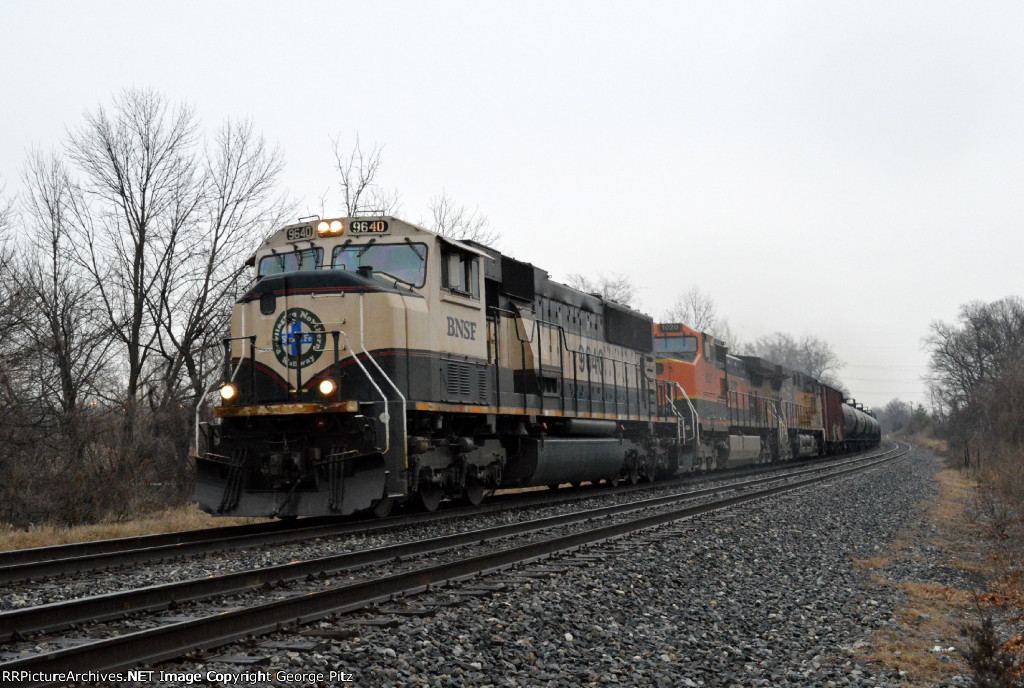 BNSF 9640 and train K043